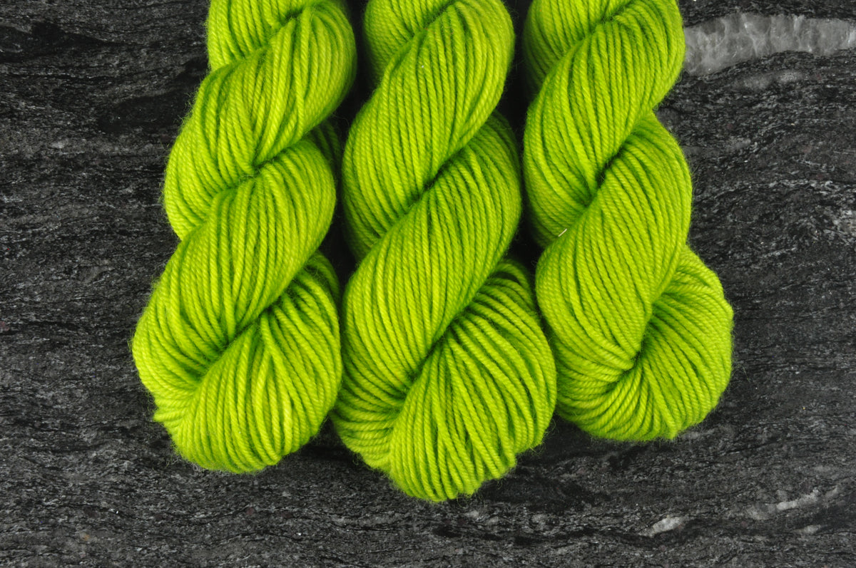 Semi-tonal DK - Lime Green - 40 g or 110 g – Timber Yarns