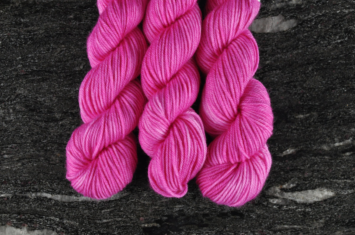 Semi-tonal DK - Pretty Pink - 40 g or 110 g – Timber Yarns